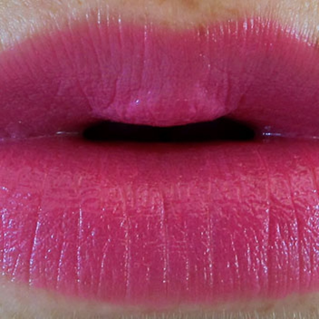 Maybelline Fuchsia Flash Color Sensational Vivids Lipstick Review and ...